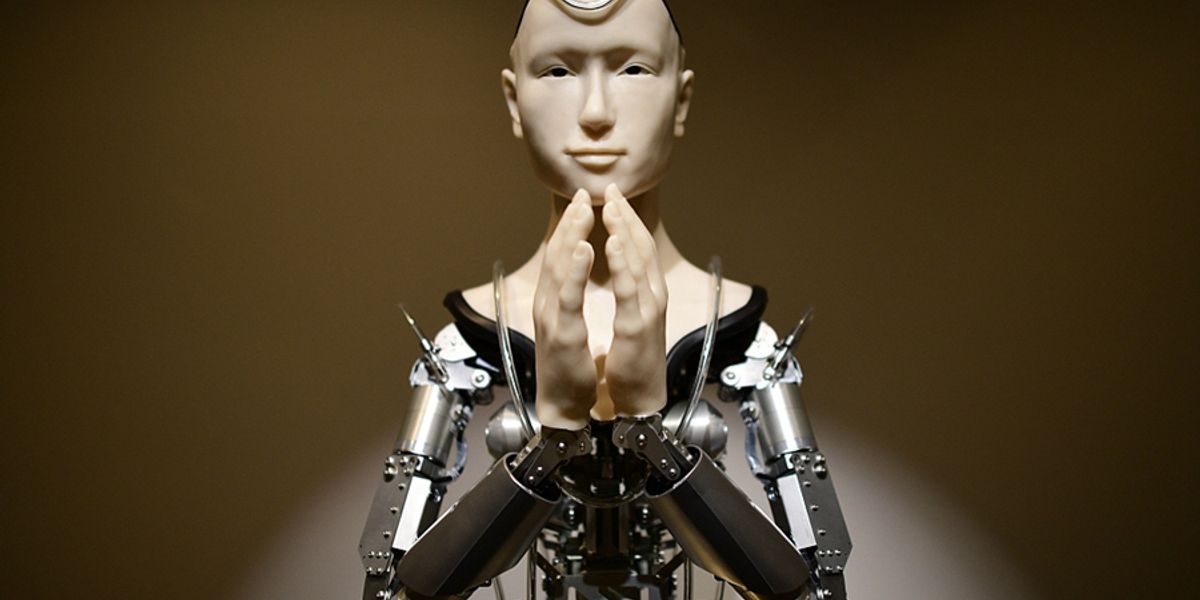 Robots and Religion: Mediating the Divine.