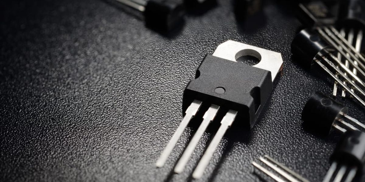 NPN vs PNP BJT Transistor: Understanding the basics NPN vs PNP BJT Transistor: Understanding the basics