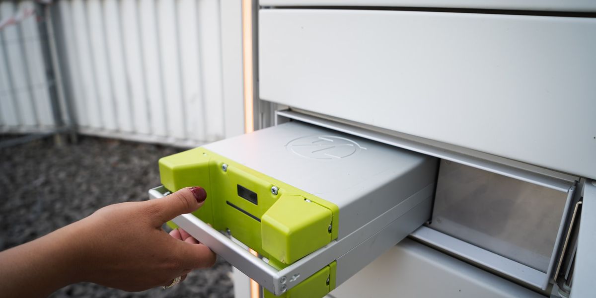 High-Performance Amorphous Carbon Coated Lithium-Nickel-Manganese ...